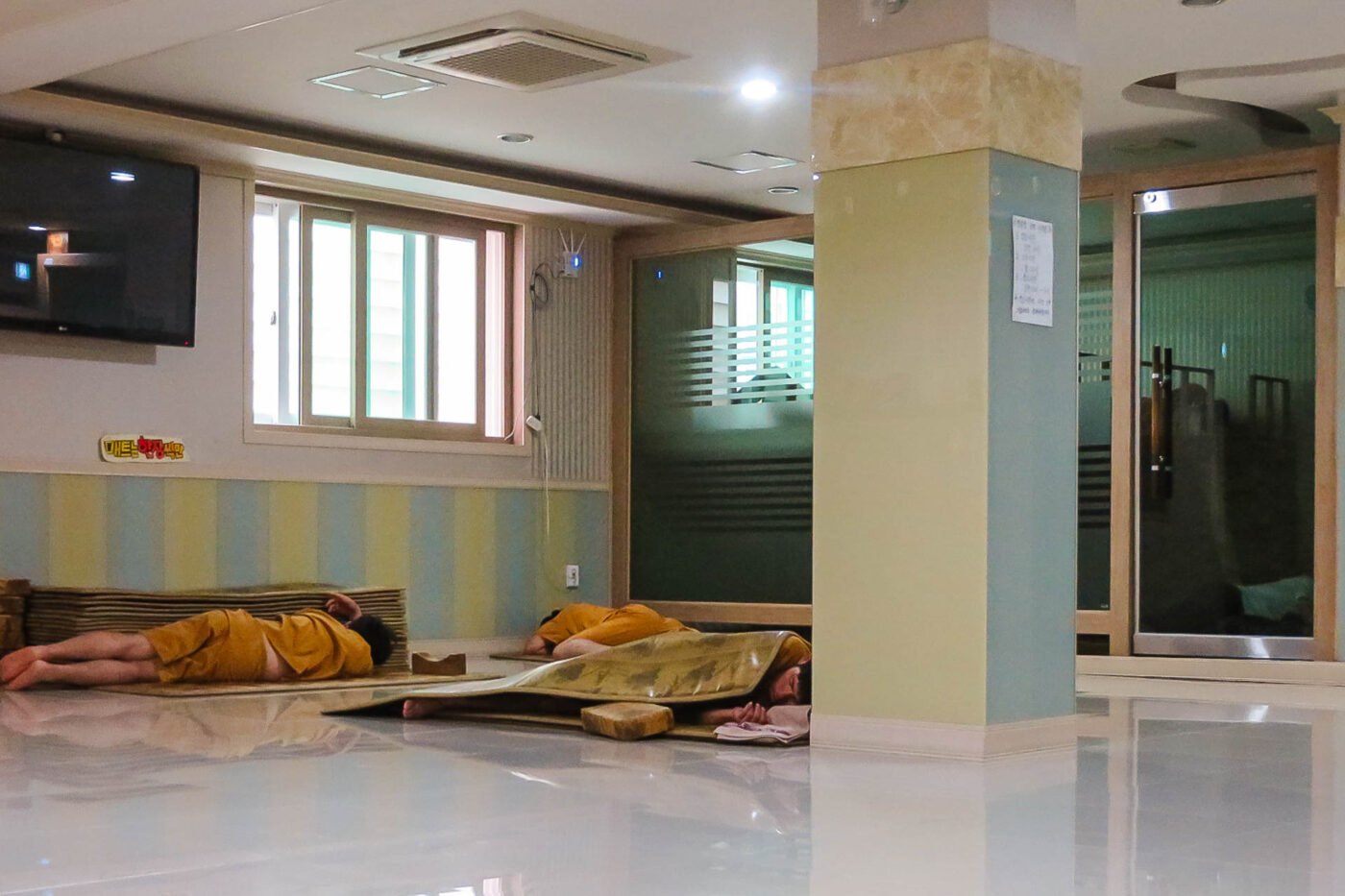 Korean Spa - your guide to sleep in a Jjimjilbang