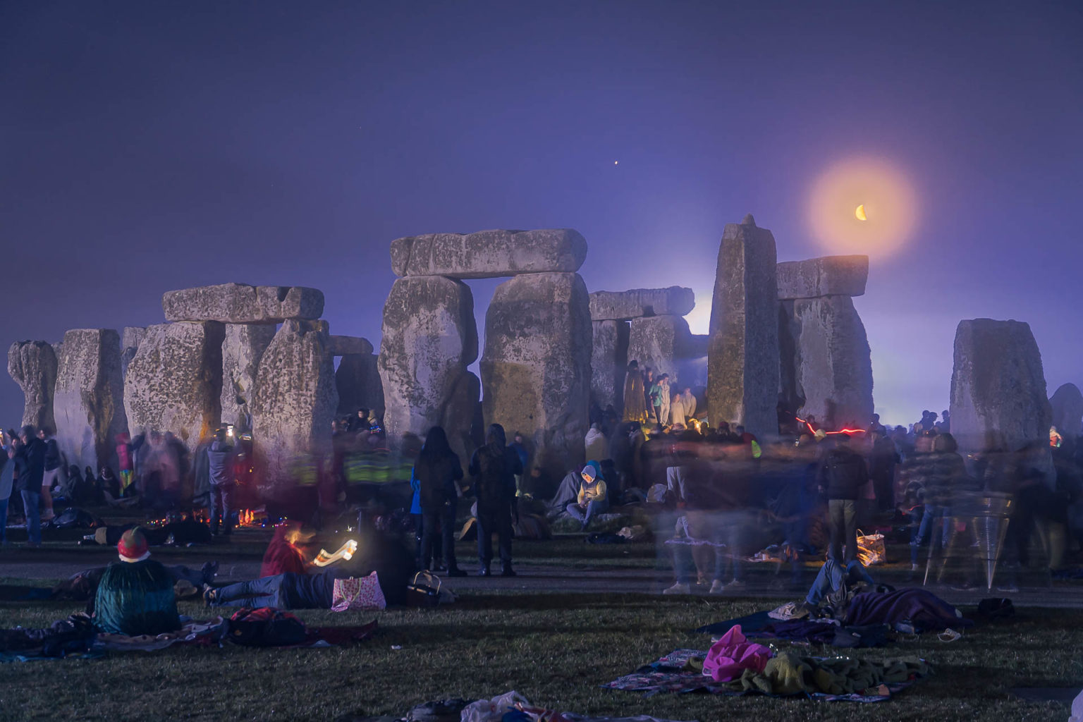 Summer Solstice in Stonehenge - How it is this incredible pagan party